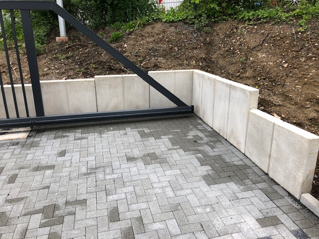 Betonfertigteile, Winkelsteinelemente - Neveling Tiefbau